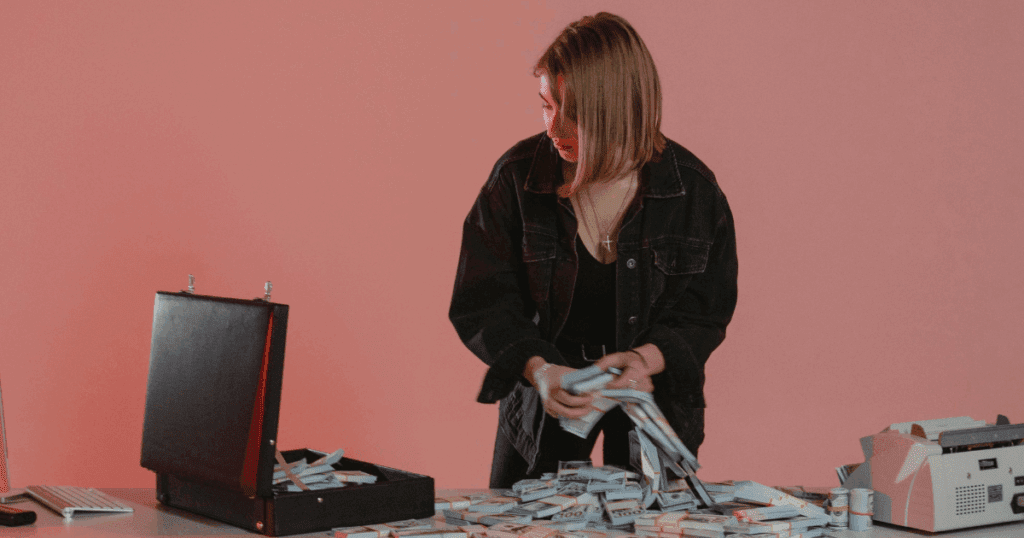 Kleptomania: Causes, Symptoms & Treatment Explained